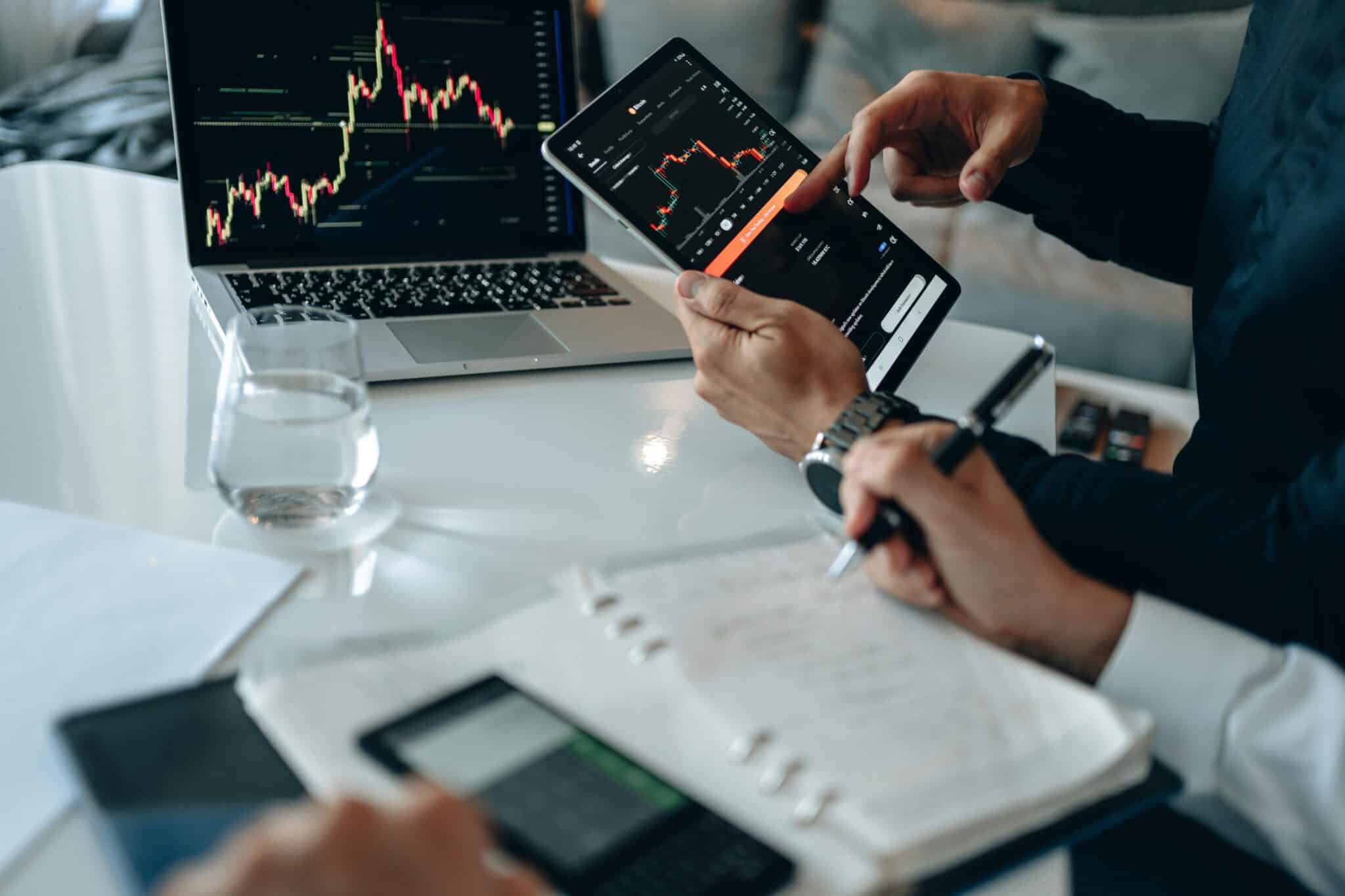 The Strategic Edge of Simplicity in Trading